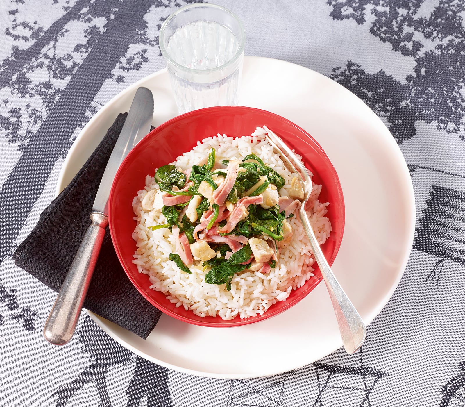 Pouletwürfel mit Spinat an Madeirajus | Einfach Kochen by Meta ...